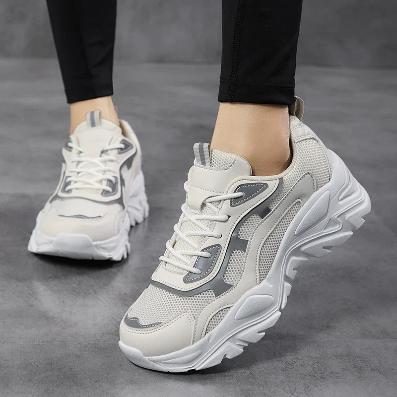 Comfortable walking shoes - DeFlorance™